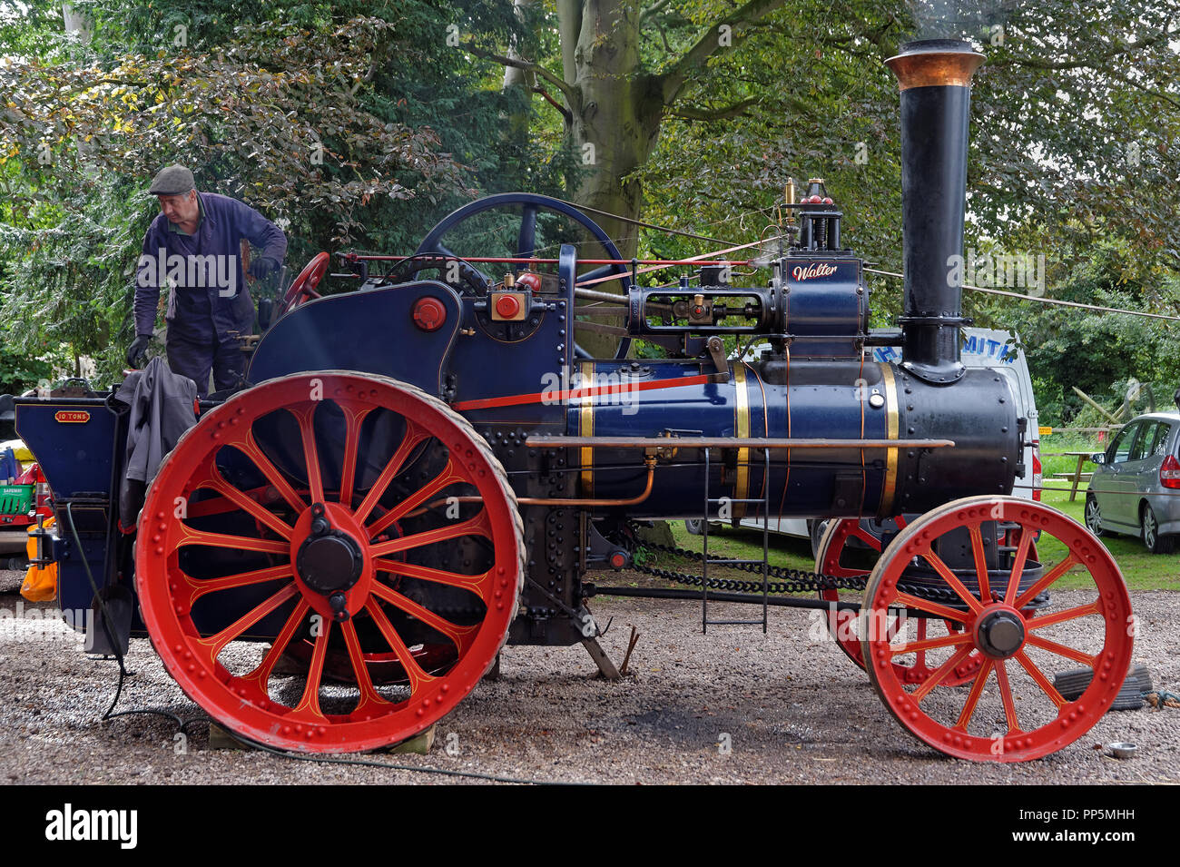 Vintage steam traction engine driving a straw baling machine Stock ...