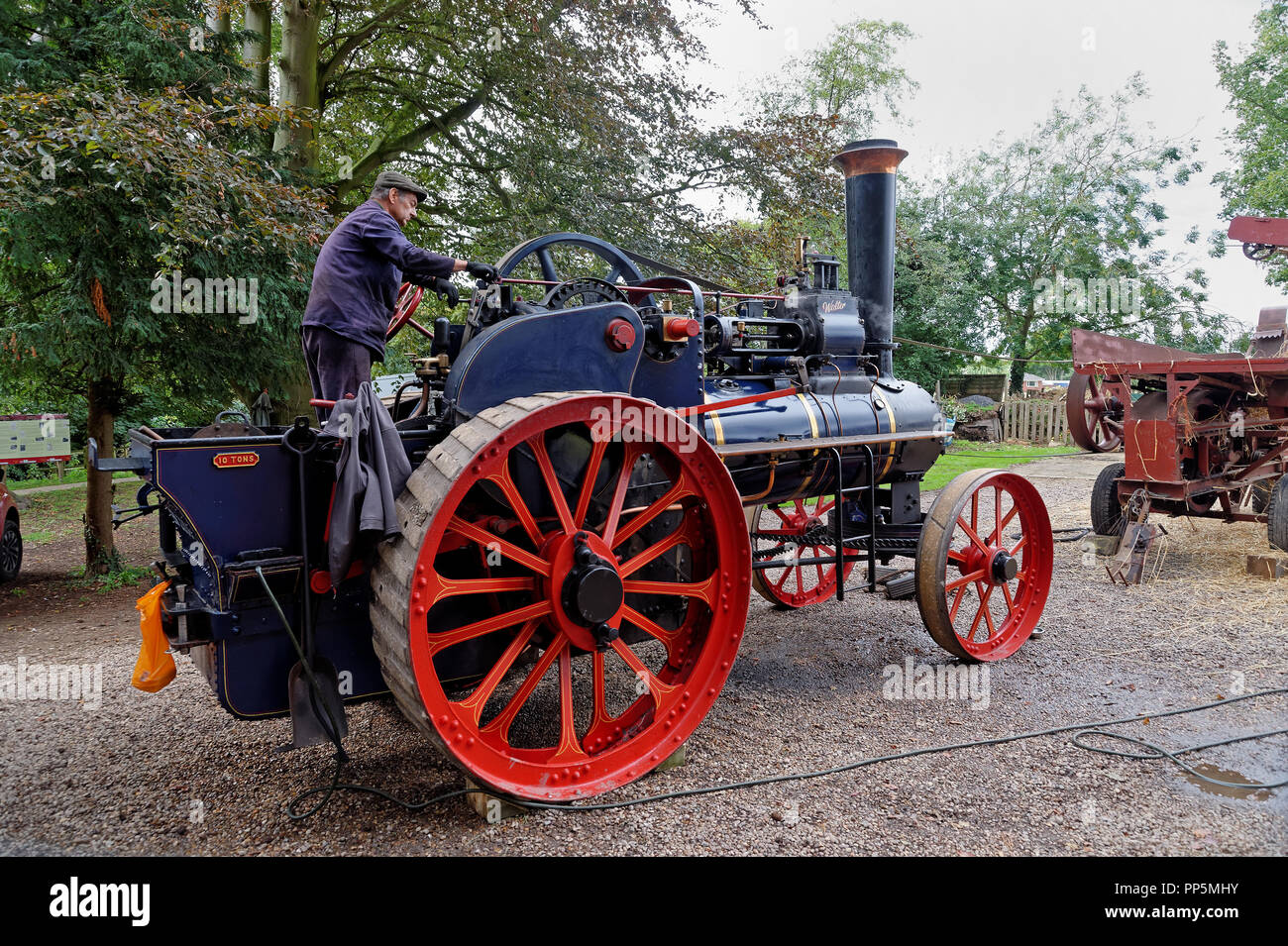 Vintage steam traction engine driving a straw baling machine Stock ...