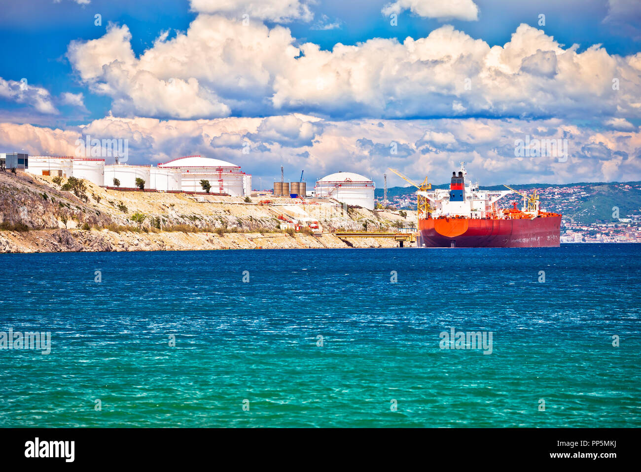 Lng carrier construction hi-res stock photography and images - Alamy