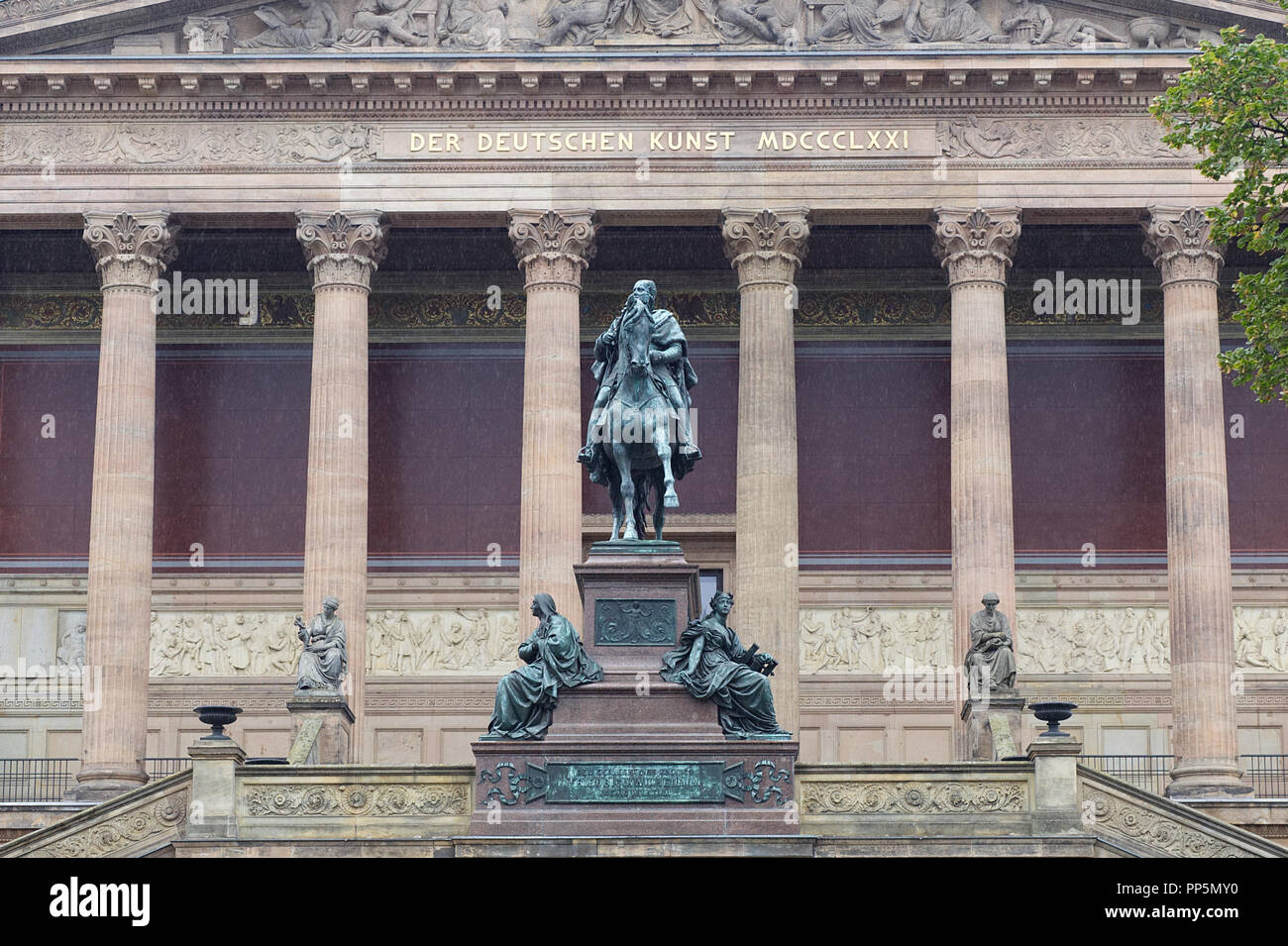 Berlin sculptures hi-res stock photography and images - Alamy