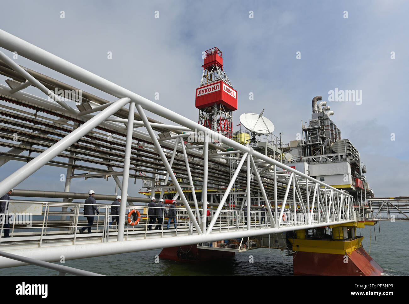 Oil rig russia caspian sea hi-res stock photography and images - Alamy