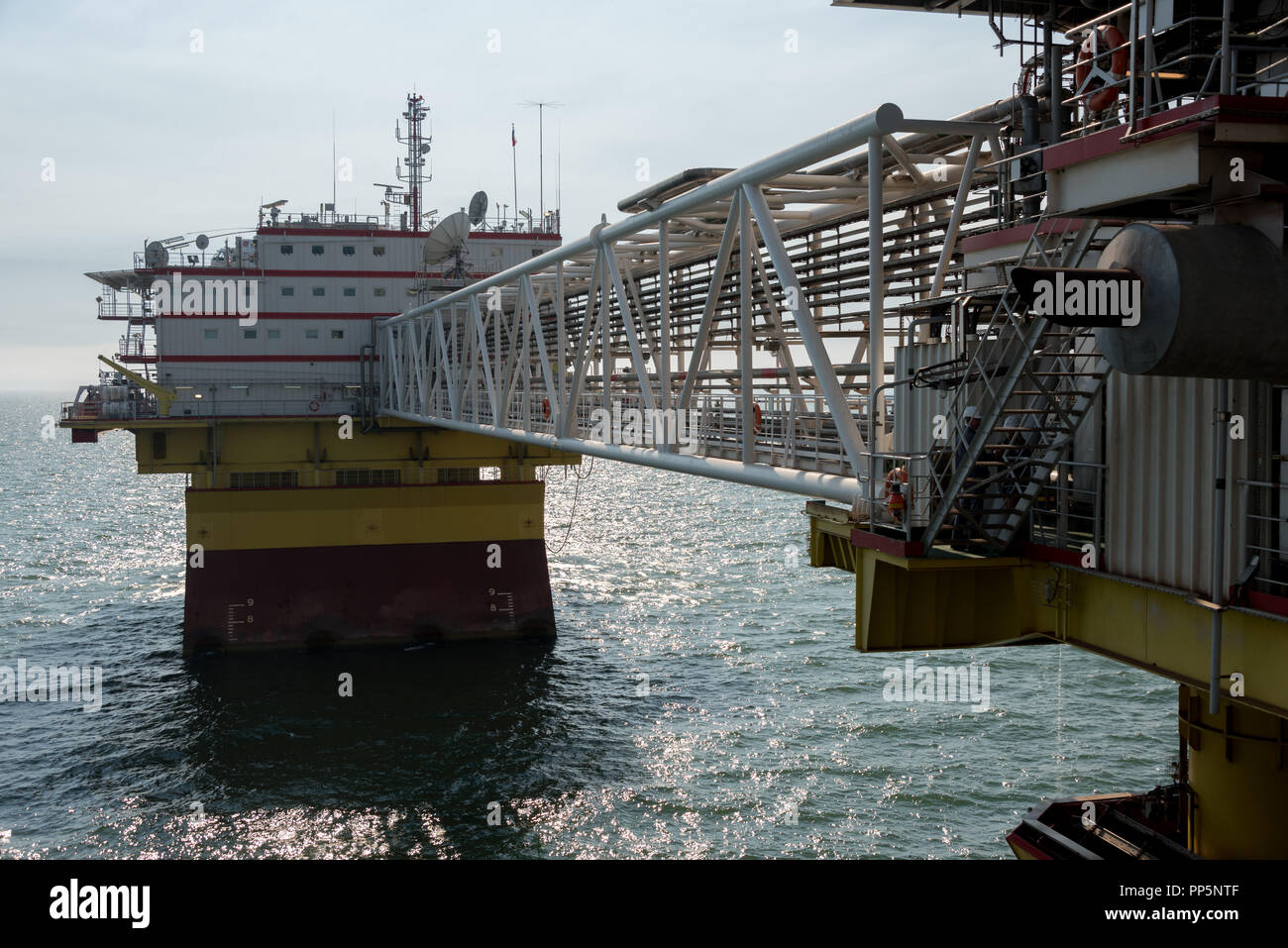 Oil rig russia caspian sea hi-res stock photography and images - Alamy
