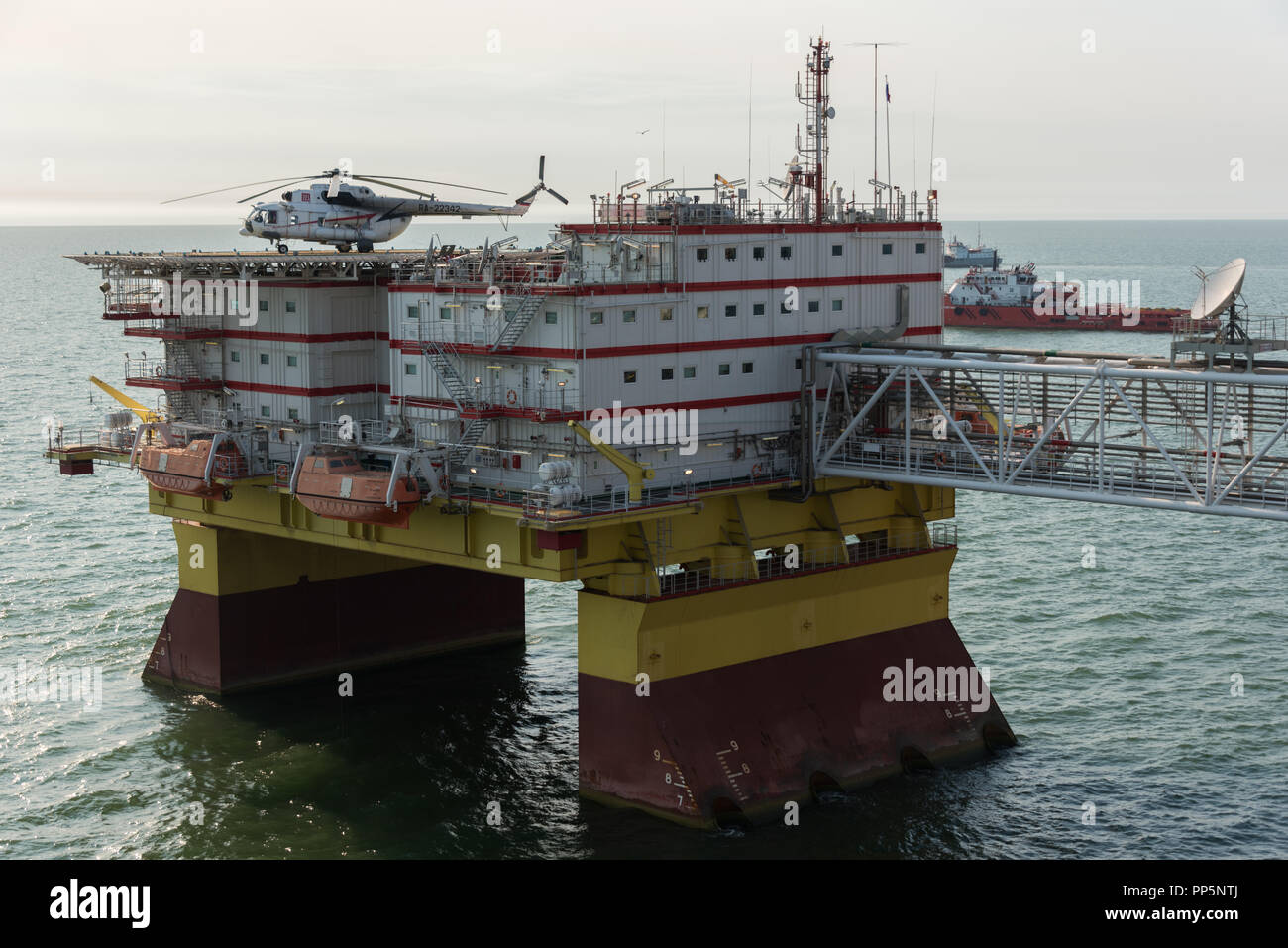 Oil rig russia caspian sea hi-res stock photography and images - Alamy