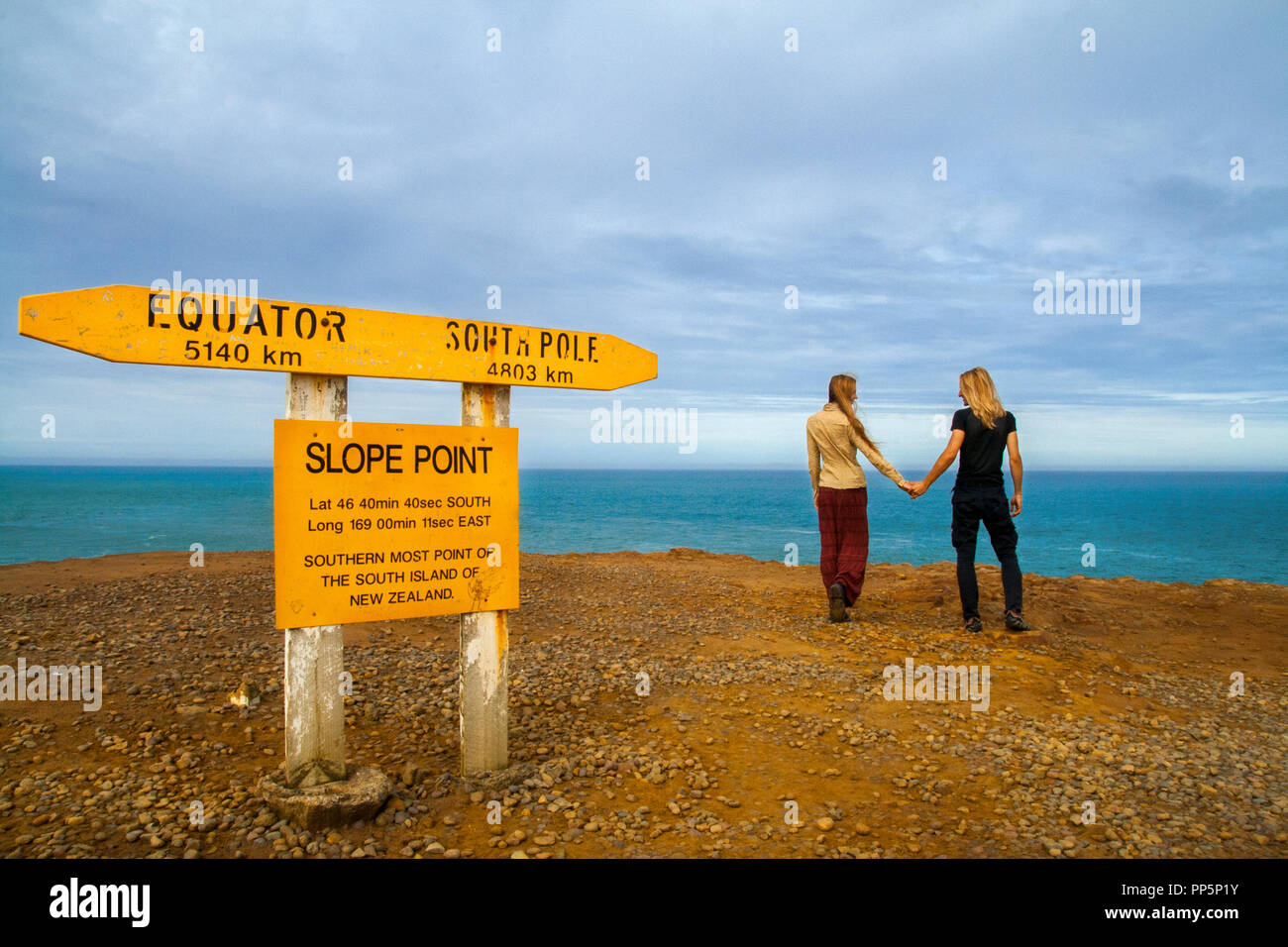 Couple of travelers hi-res stock photography and images - Alamy