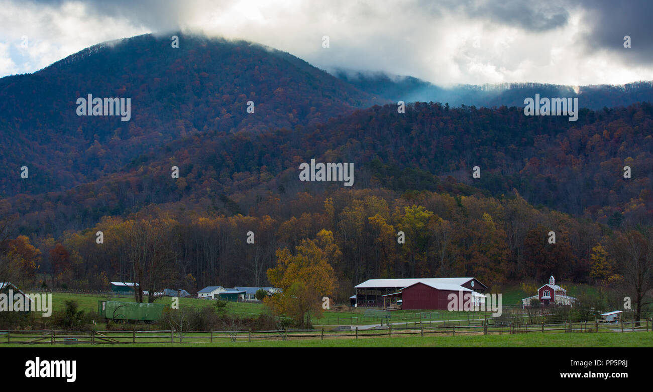 Farm, fall colours and low clouds, Tennessee, USA Stock Photo - Alamy