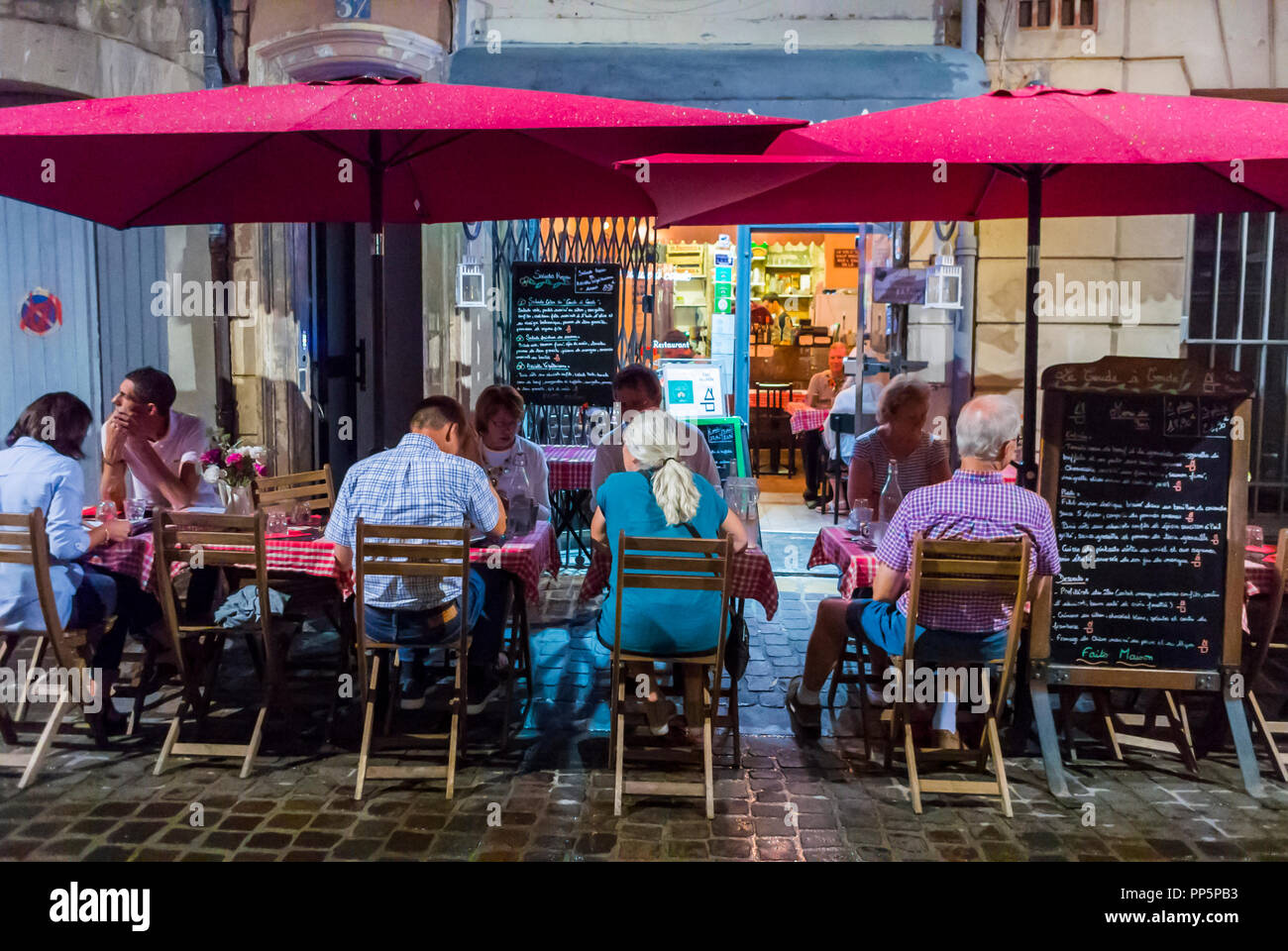People sharing meals terrace hi-res stock photography and images - Alamy