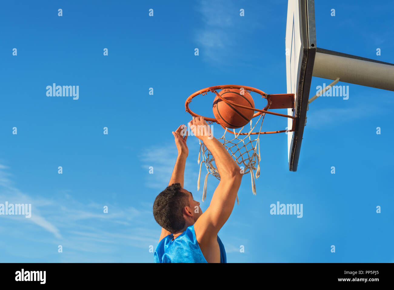 Dunk college hi-res stock photography and images - Alamy