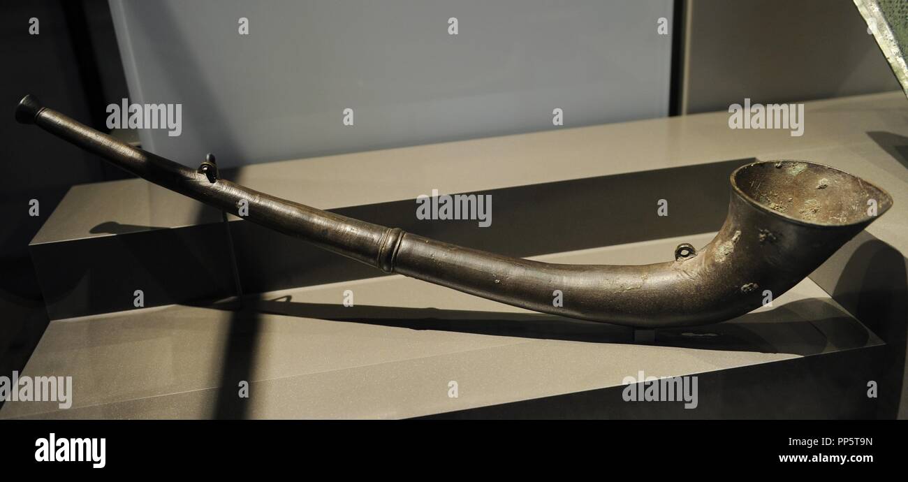 Roman trumpet. 2nd century AD. Bronze. From Hesse, Germany. Neues ...
