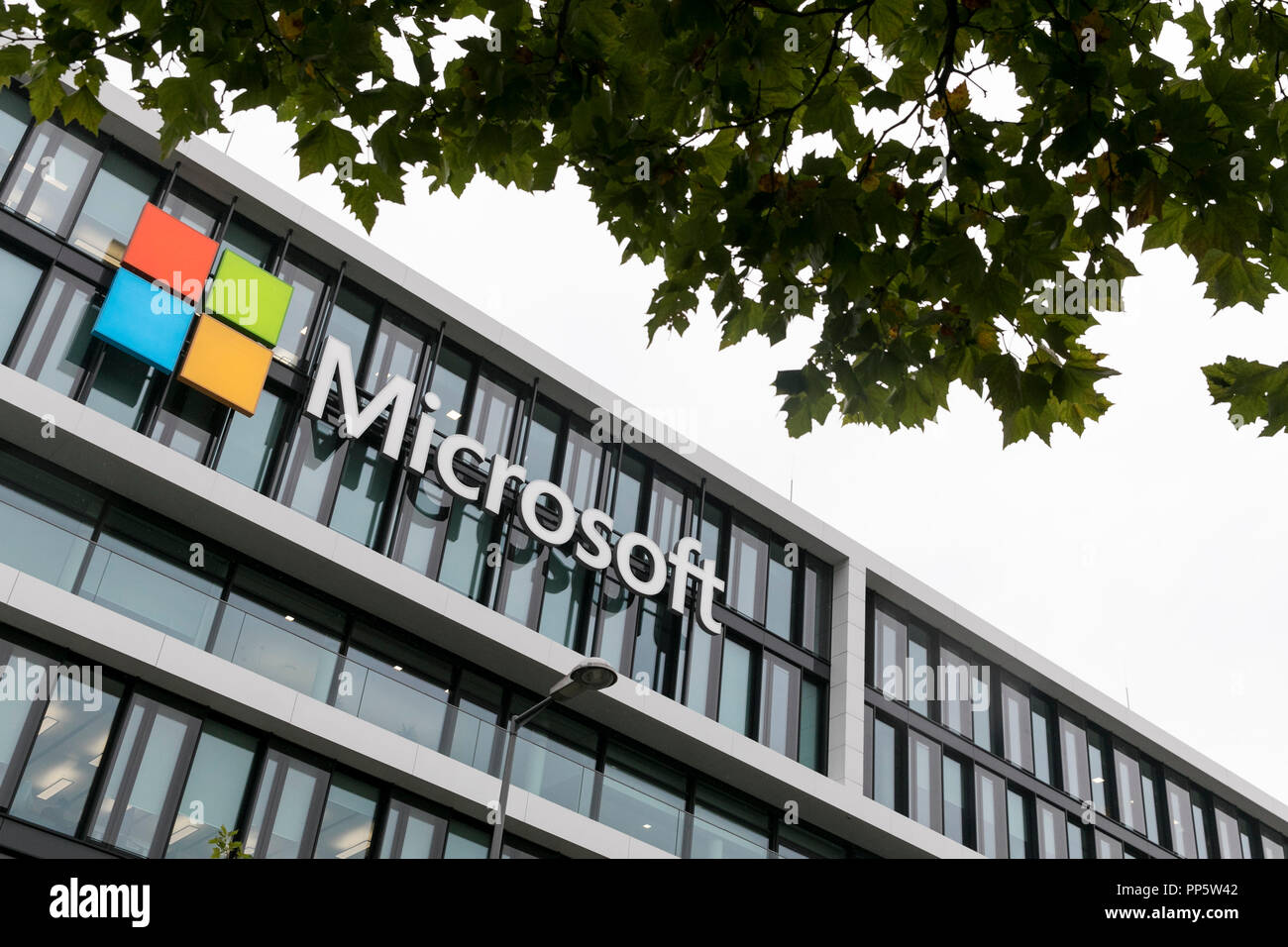 Microsoft building outside sign hi-res stock photography and images - Alamy