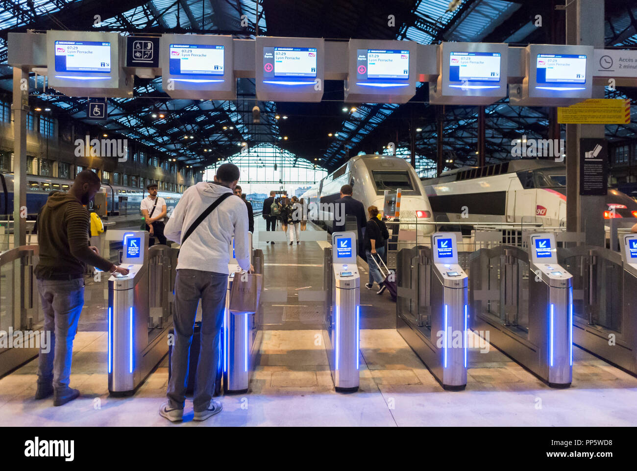 Commuter train travel sncf france hi-res stock photography and images ...