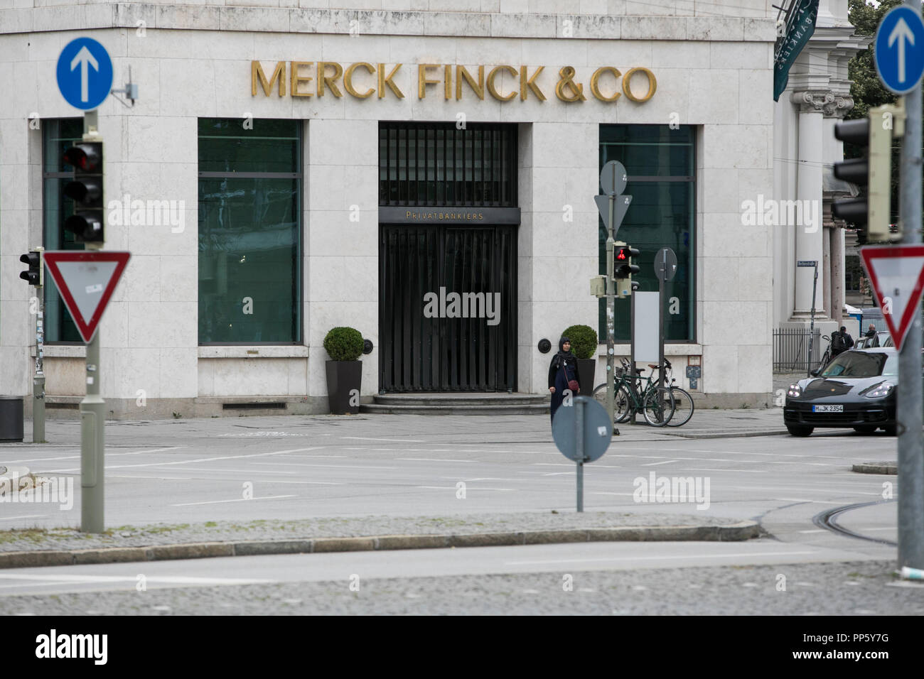 Merck germany logo hi-res stock photography and images - Alamy