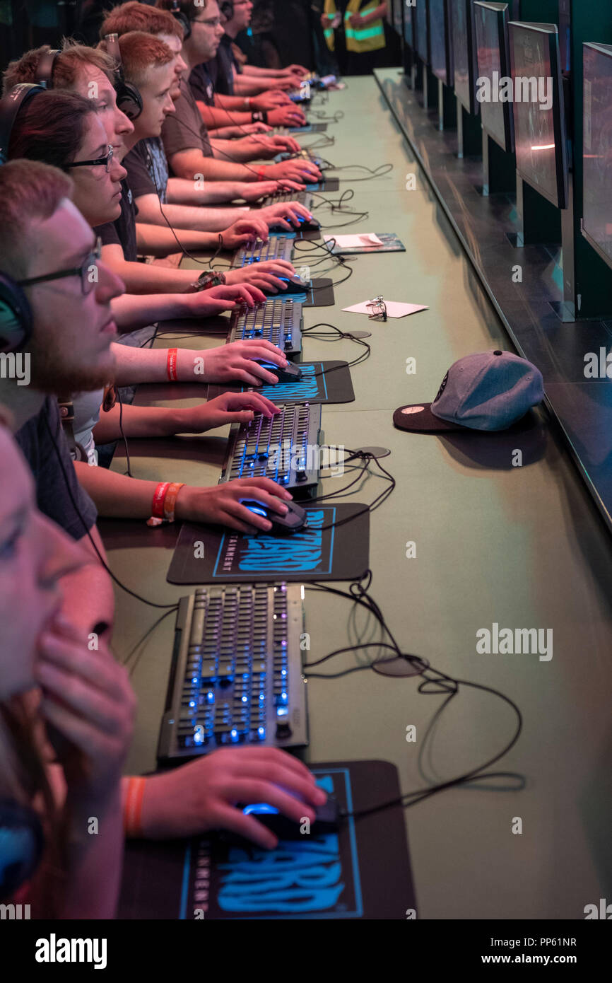 Visitors play the computer game World of Warcraft at the world's ...