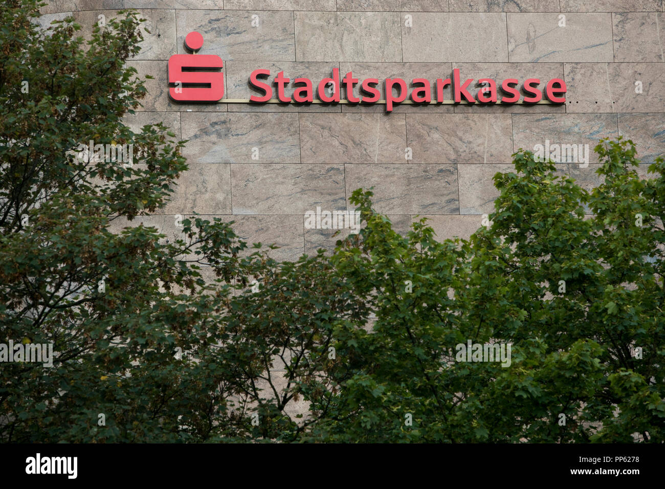 A logo sign outside of the headquarters of Stadtsparkasse München in ...