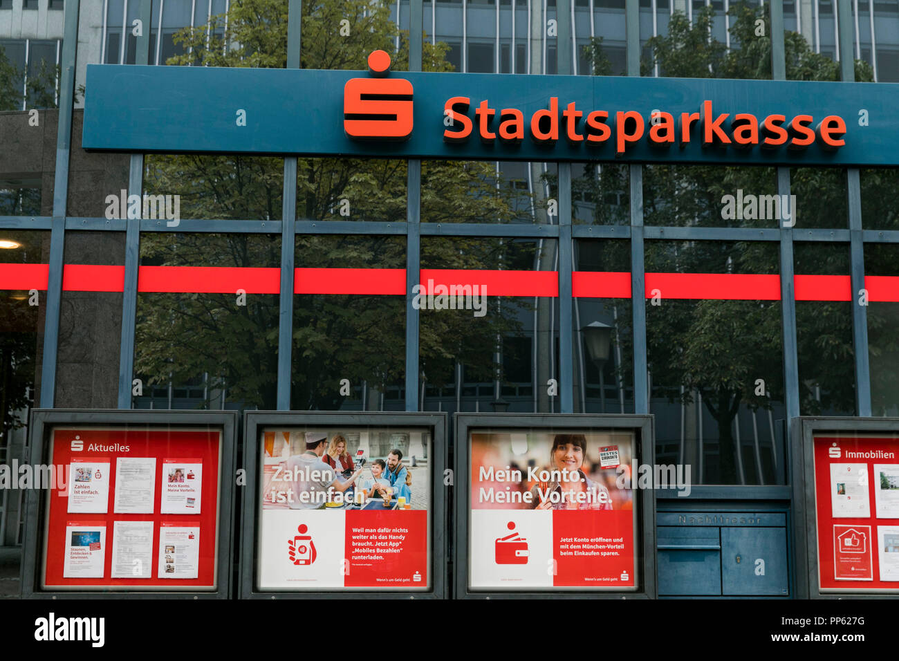 Stadtsparkasse building hi-res stock photography and images - Alamy