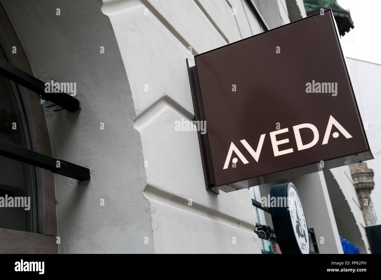 Aveda hi-res stock photography and images - Alamy