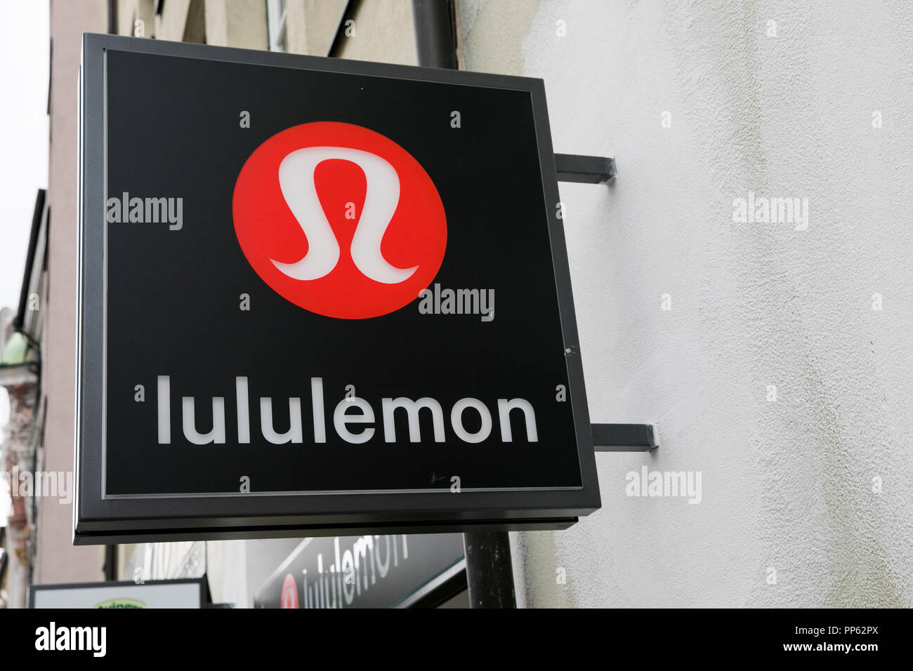 Lululemon logo hi-res stock photography and images - Alamy