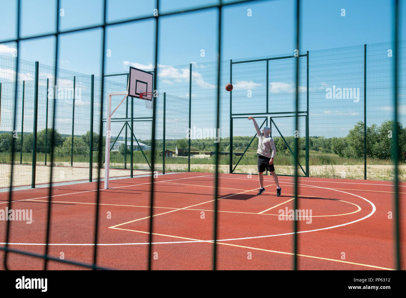 Man throwing ball hi-res stock photography and images - Alamy
