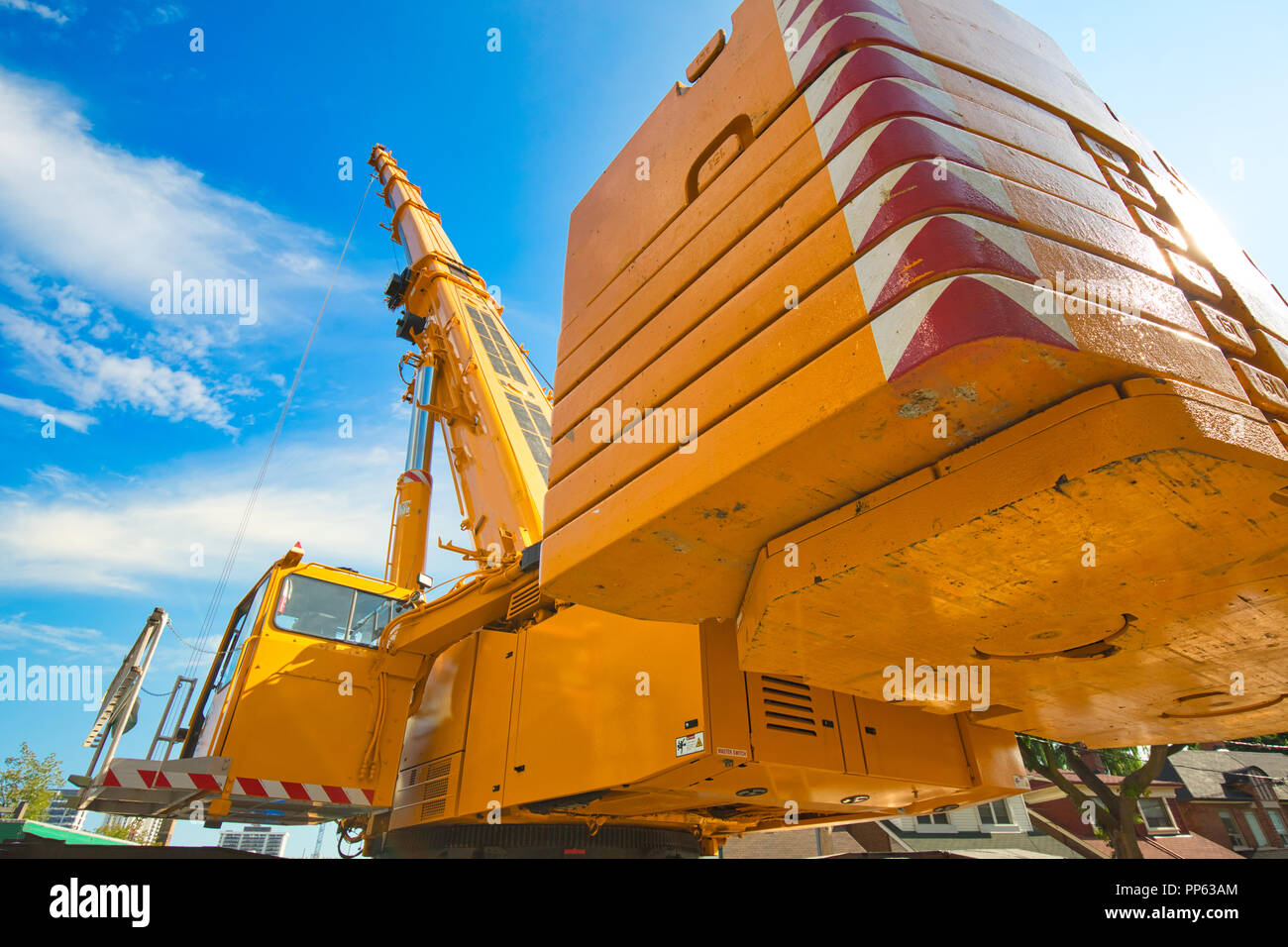 Mobile crane at work at downtown construction site Stock Photo - Alamy