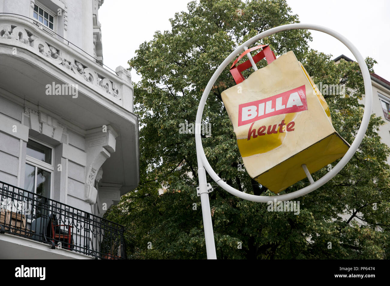 Billa supermarket logo hi-res stock photography and images - Alamy