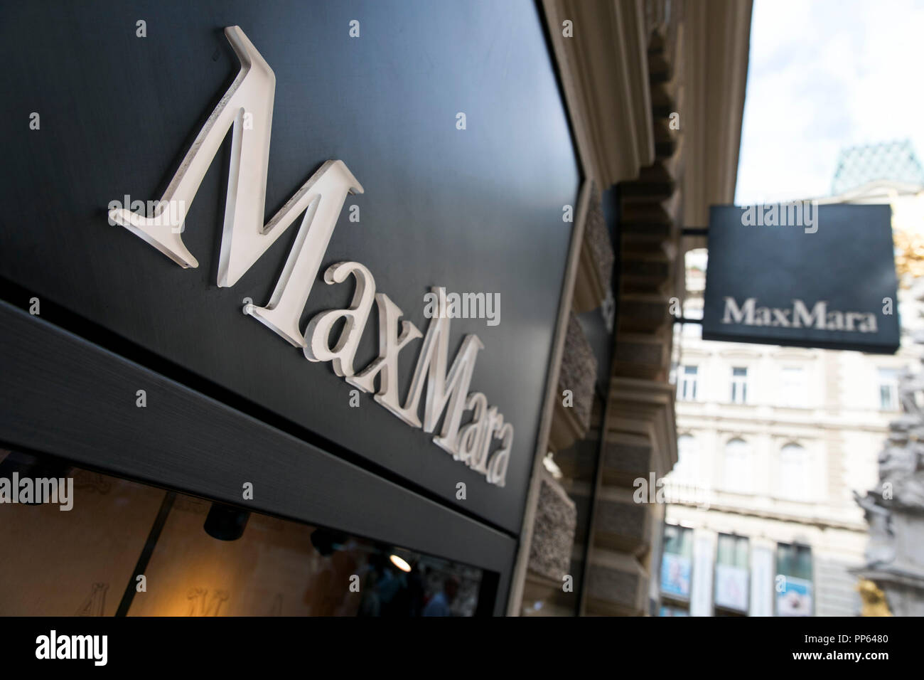 Max mara hi-res stock photography and images - Alamy