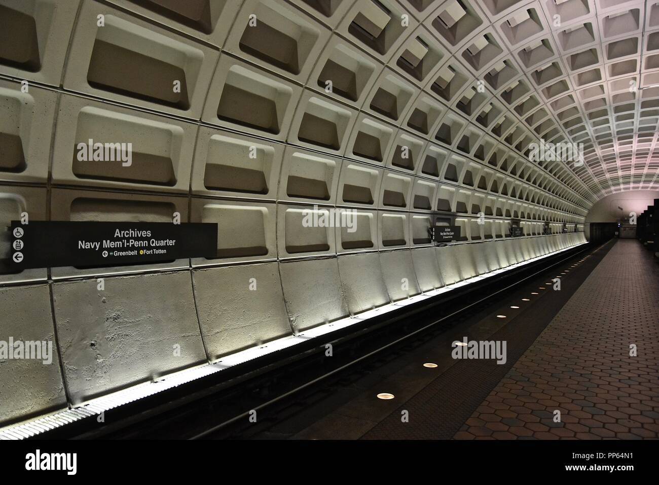 Gallery place metro hi-res stock photography and images - Alamy