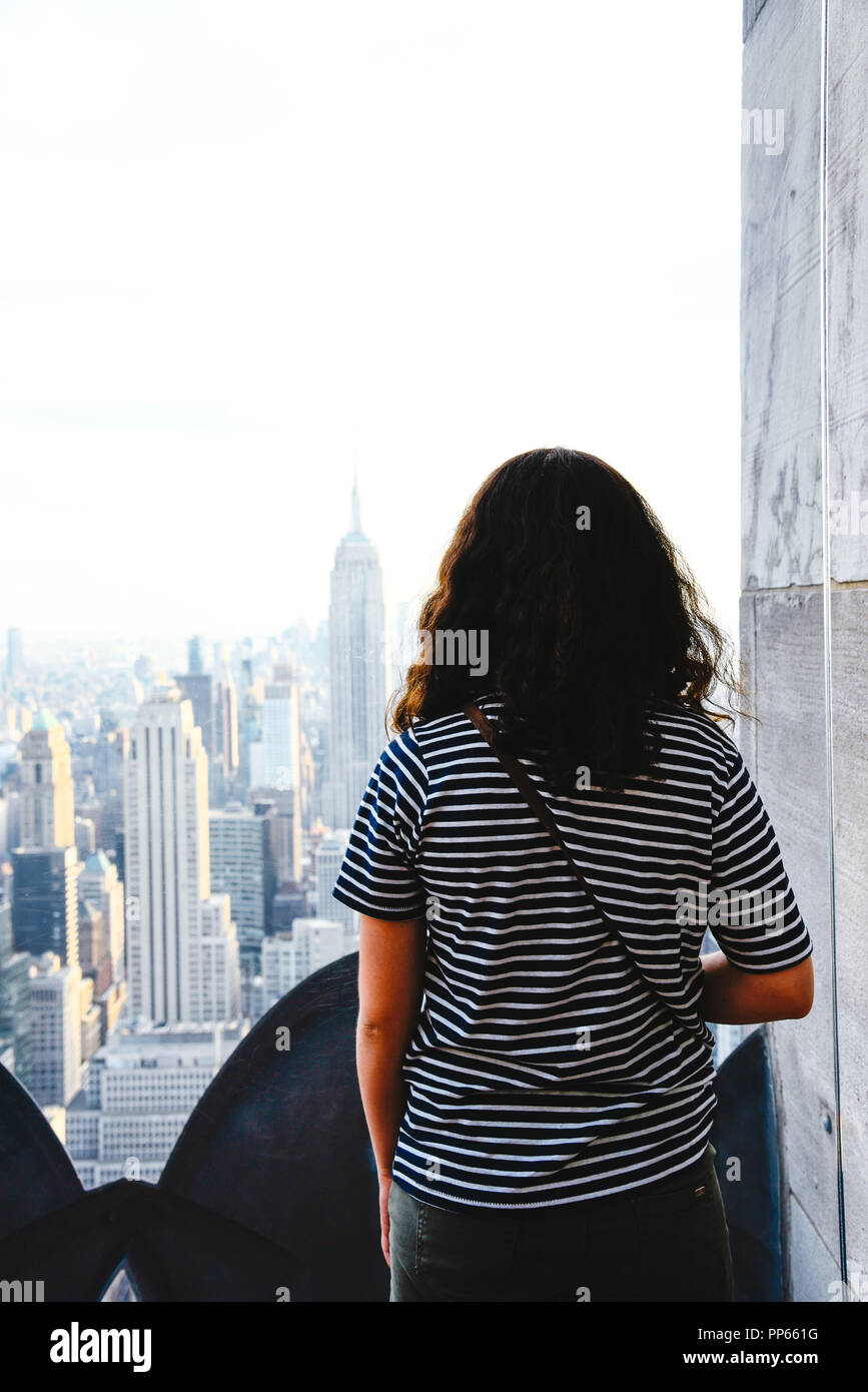 Rooftop nyc woman hi-res stock photography and images - Alamy