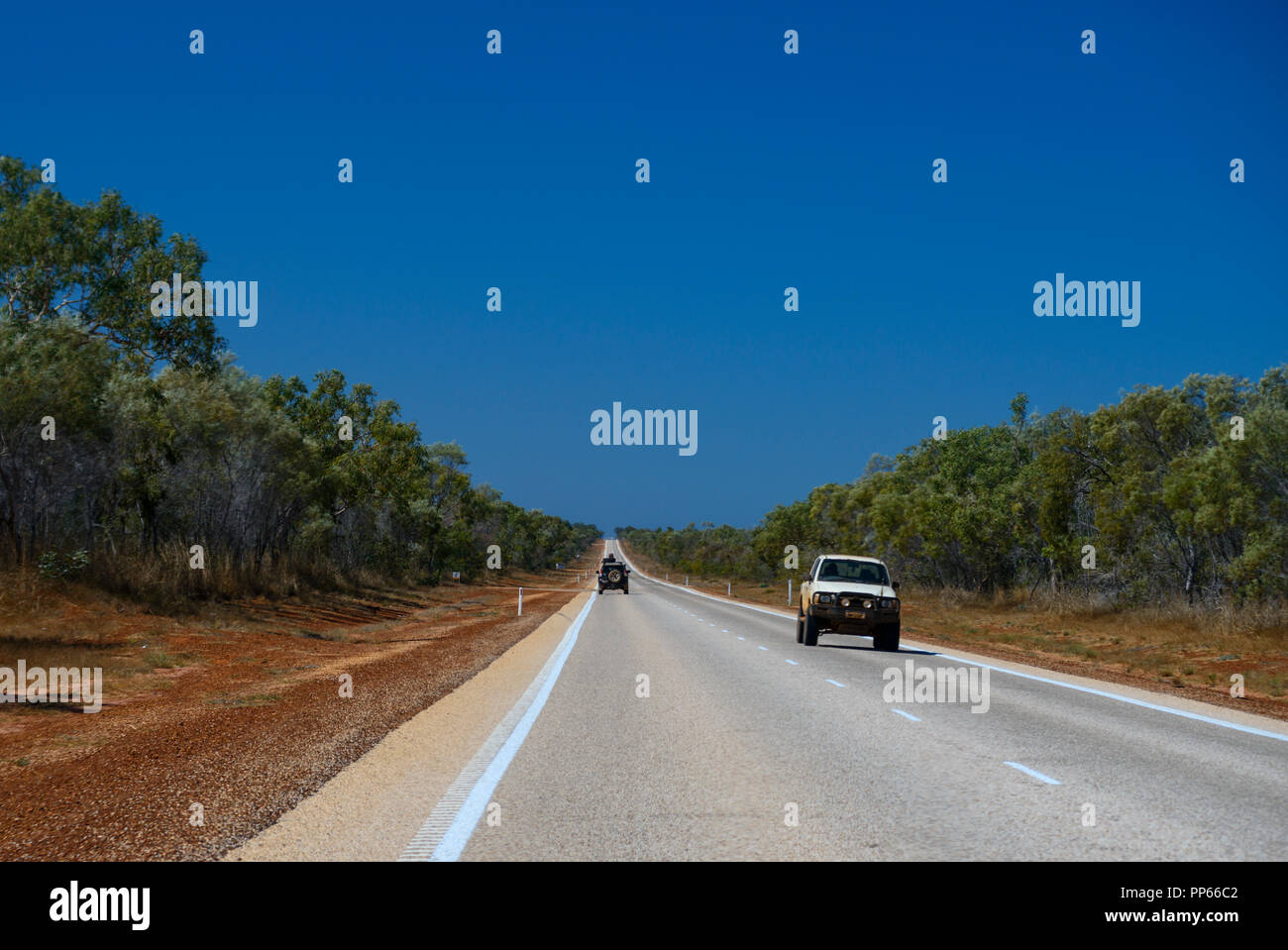 Australia Road, Outback cars Stock Photo - Alamy