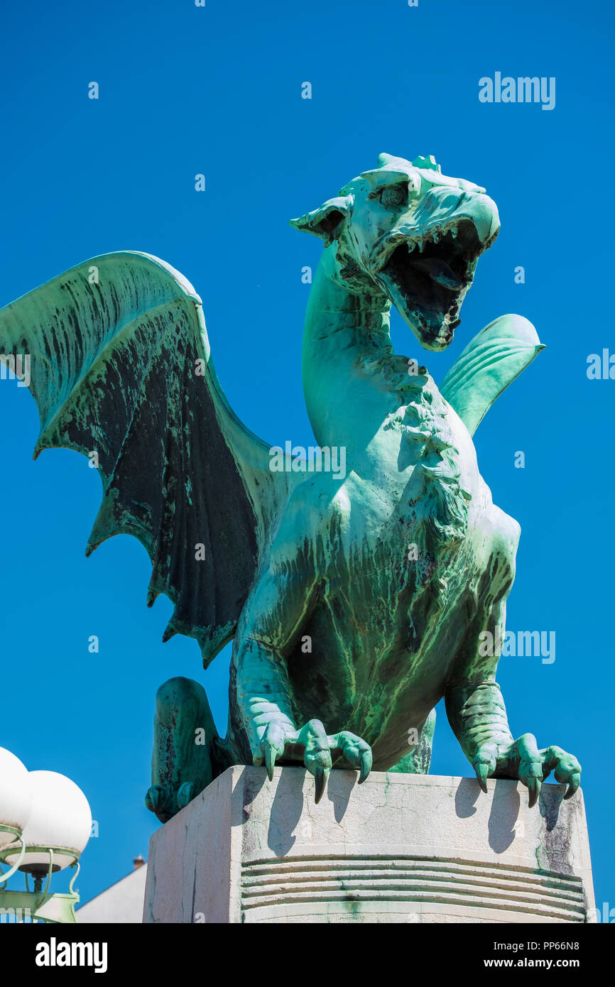 Dragon Bridge Statue Stock Photos & Dragon Bridge Statue Stock Images ...