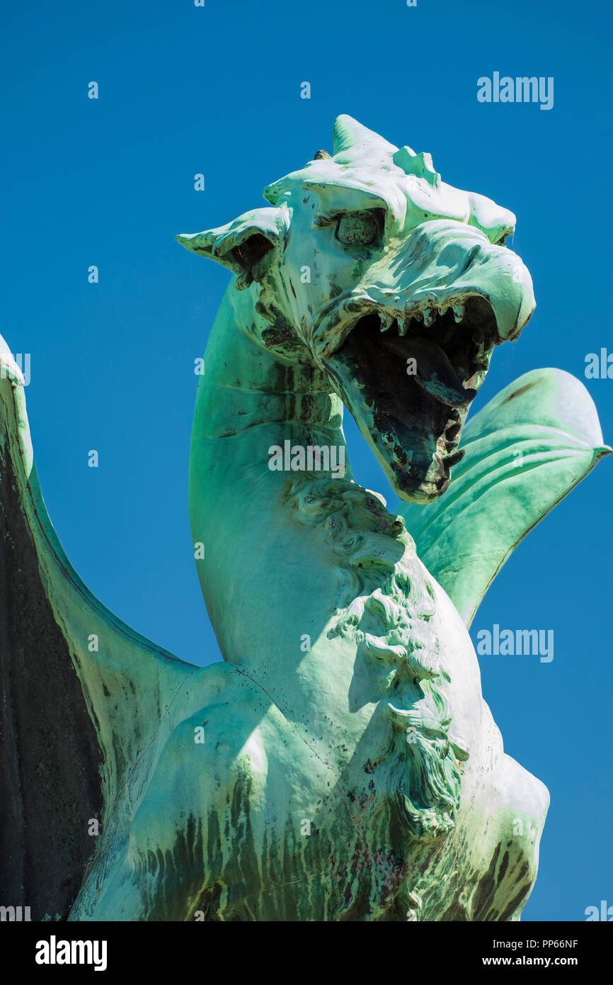 Winged dragon street art hi-res stock photography and images - Alamy