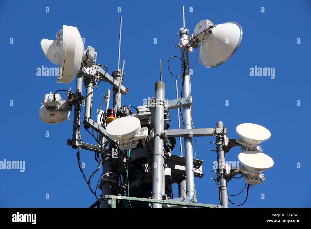 Satellite communication facility hi-res stock photography and images ...