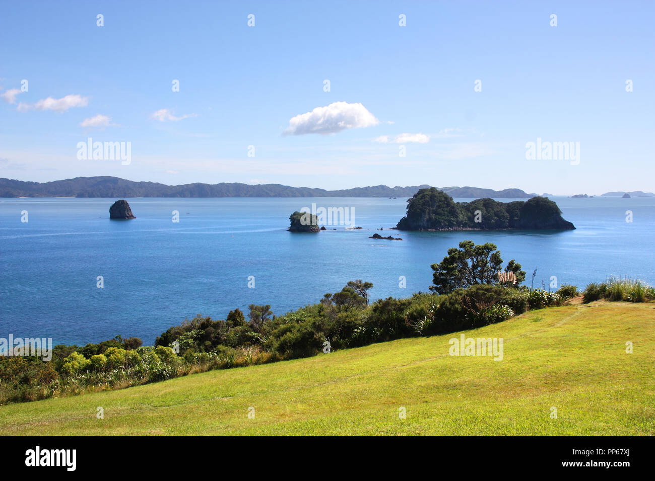 New Zealand, North Island - beautiful sea bay at Coromandel peninsula ...
