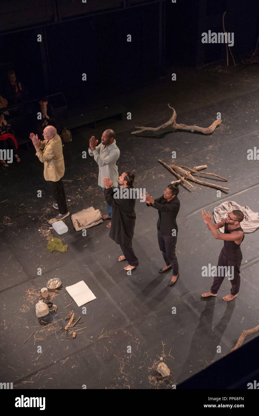 curtain call for cast of Marie-Hélène Estienne and Peter Brook's play ...
