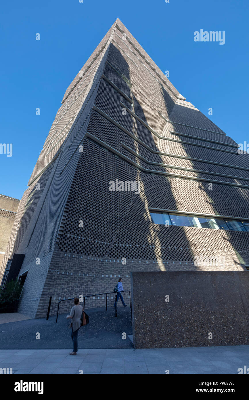 The Switch House extension, designed by Herzog & de Meuron, to the Tate ...