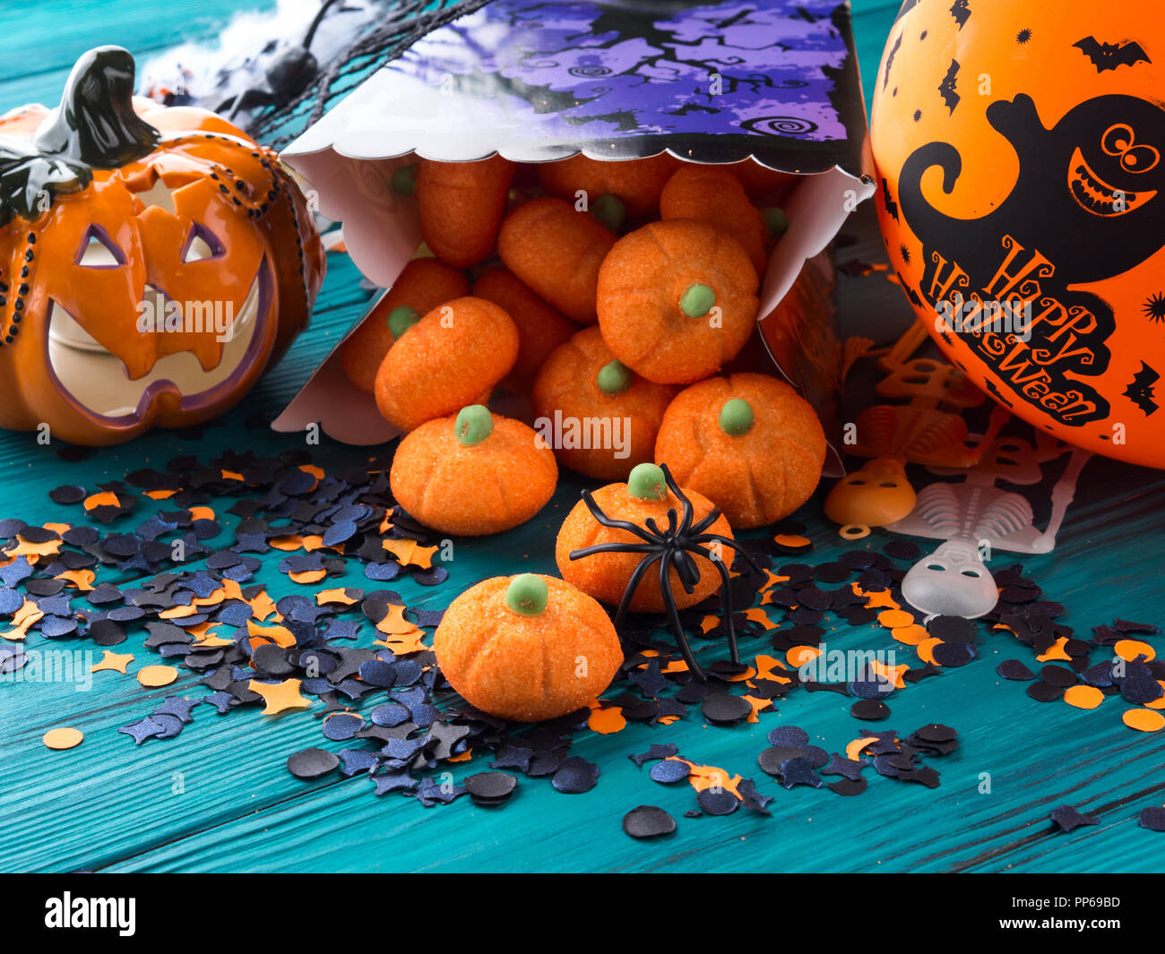 Confetti squash hi-res stock photography and images - Alamy