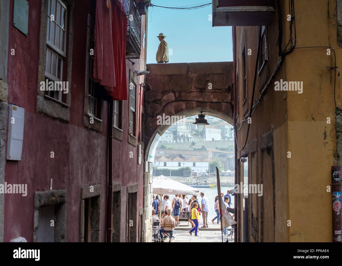 Overhead walkway hi-res stock photography and images - Alamy