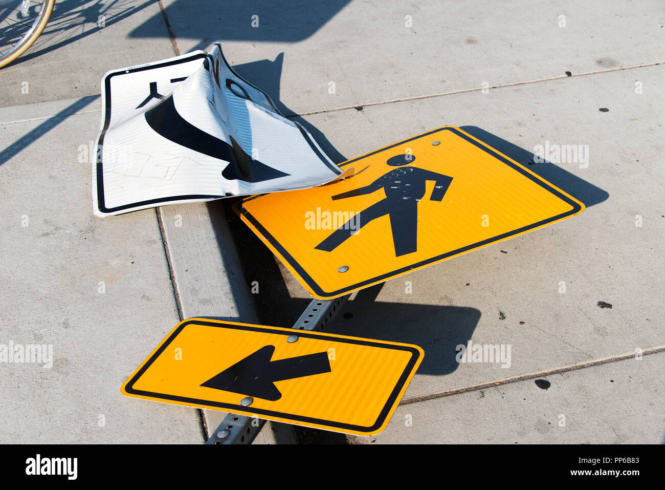 Down arrow signage concept hi-res stock photography and images - Alamy