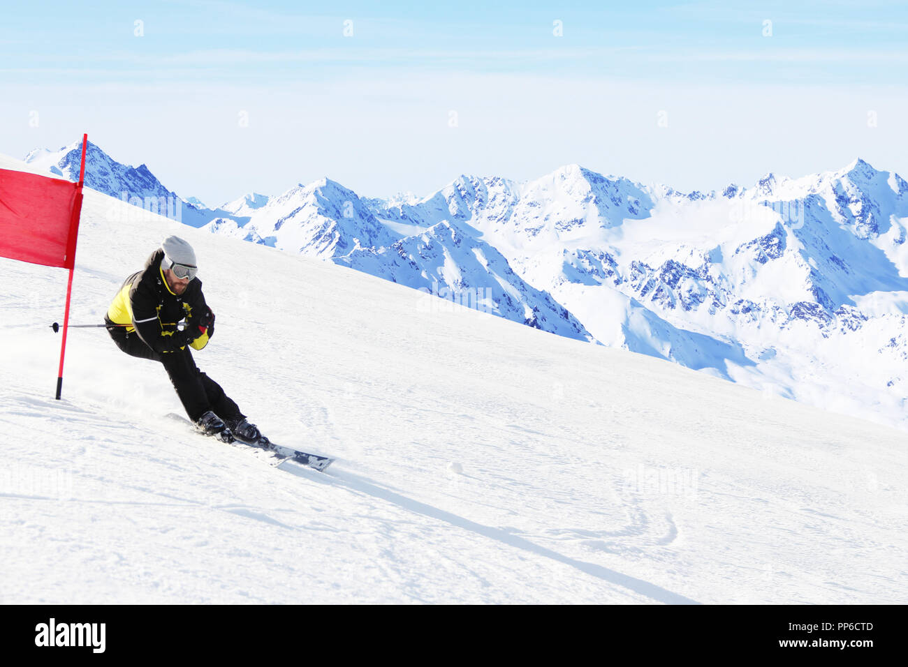 Ski gate slalom hi-res stock photography and images - Alamy