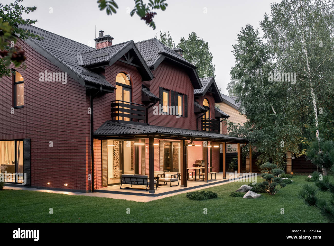 Two storey terrace house hi-res stock photography and images - Alamy