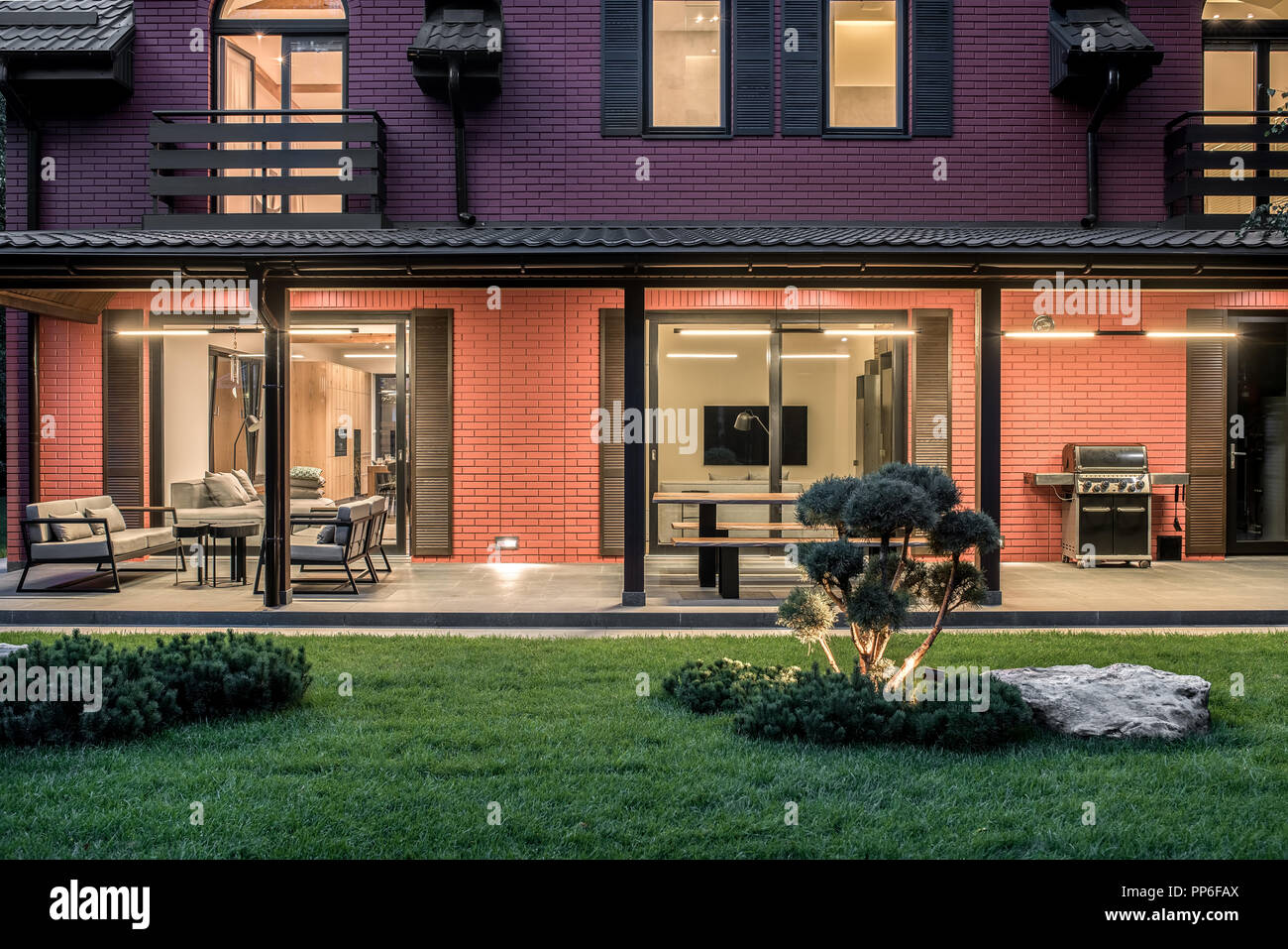 Two storey terrace house hi-res stock photography and images - Alamy