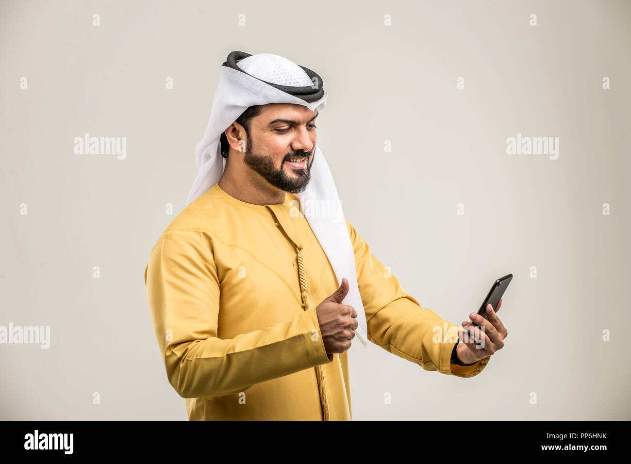 Portrait of arabic man with kandora in a studio Stock Photo - Alamy