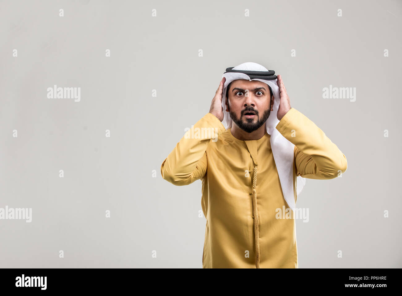 Portrait of arabic man with kandora in a studio Stock Photo - Alamy