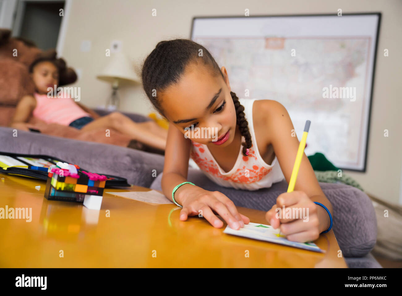 Pre teen girls drawing hi-res stock photography and images - Alamy