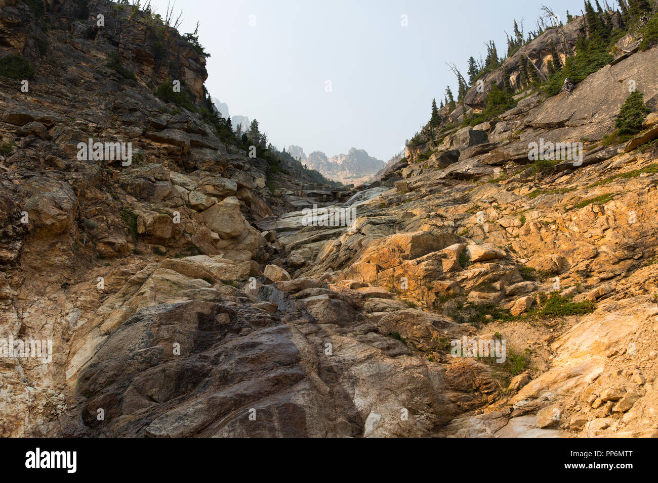 Towering cliffs and mountains along the Pacific Crest Trail, North ...