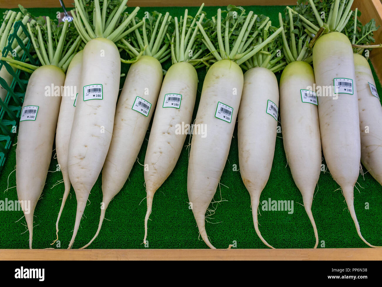 Mooli daikon hi-res stock photography and images - Alamy