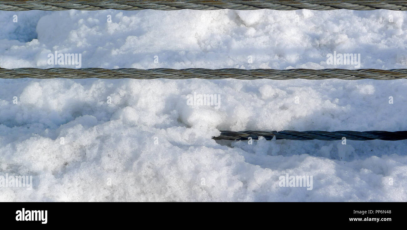 Icy cables hi-res stock photography and images - Alamy