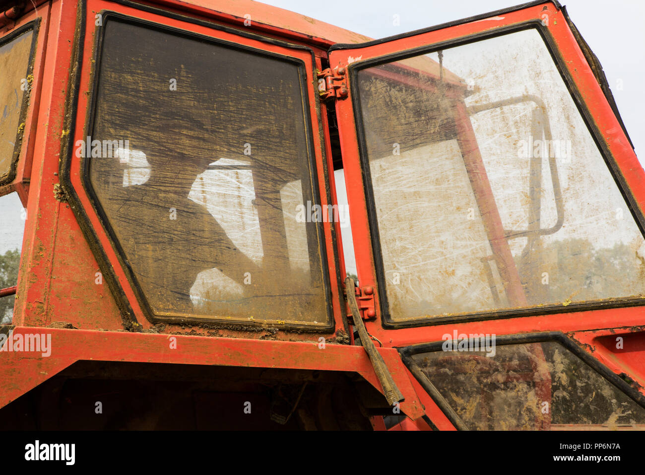 Dirty windows hi-res stock photography and images - Alamy