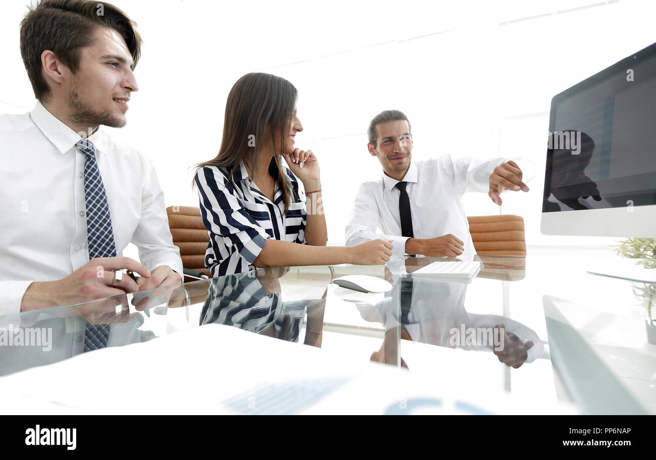 Business infographics showing charts hi-res stock photography and ...