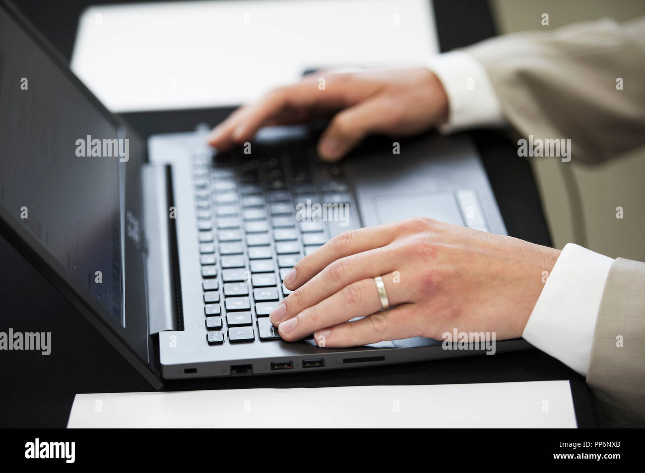 Note a computer keyboard hi-res stock photography and images - Alamy