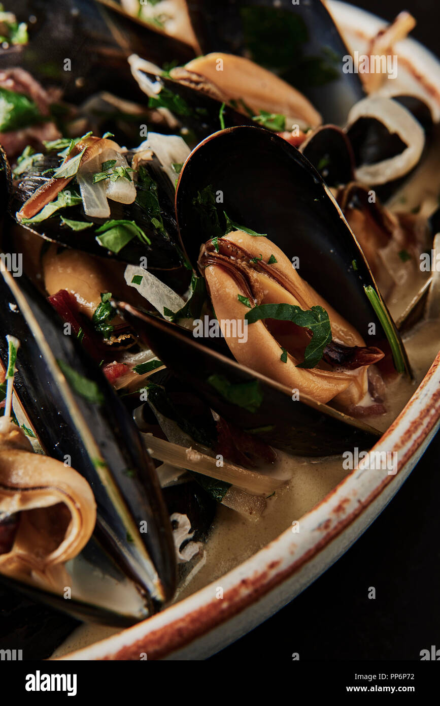 Honey mussels hi-res stock photography and images - Alamy