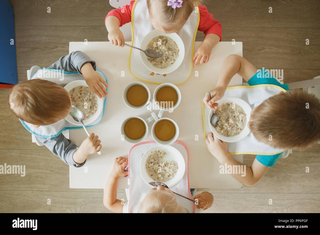 Children eating healthy breakfast food in kindergarten Stock Photo - Alamy